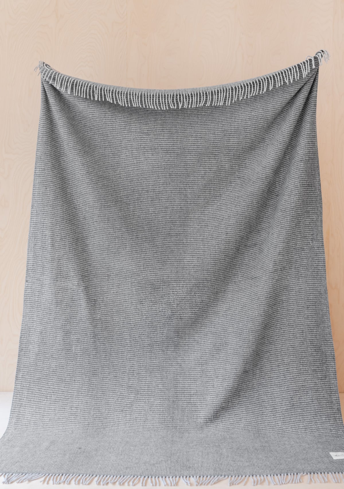 Recycled Wool Extra Large Blanket in Charcoal Waffle – TBCo