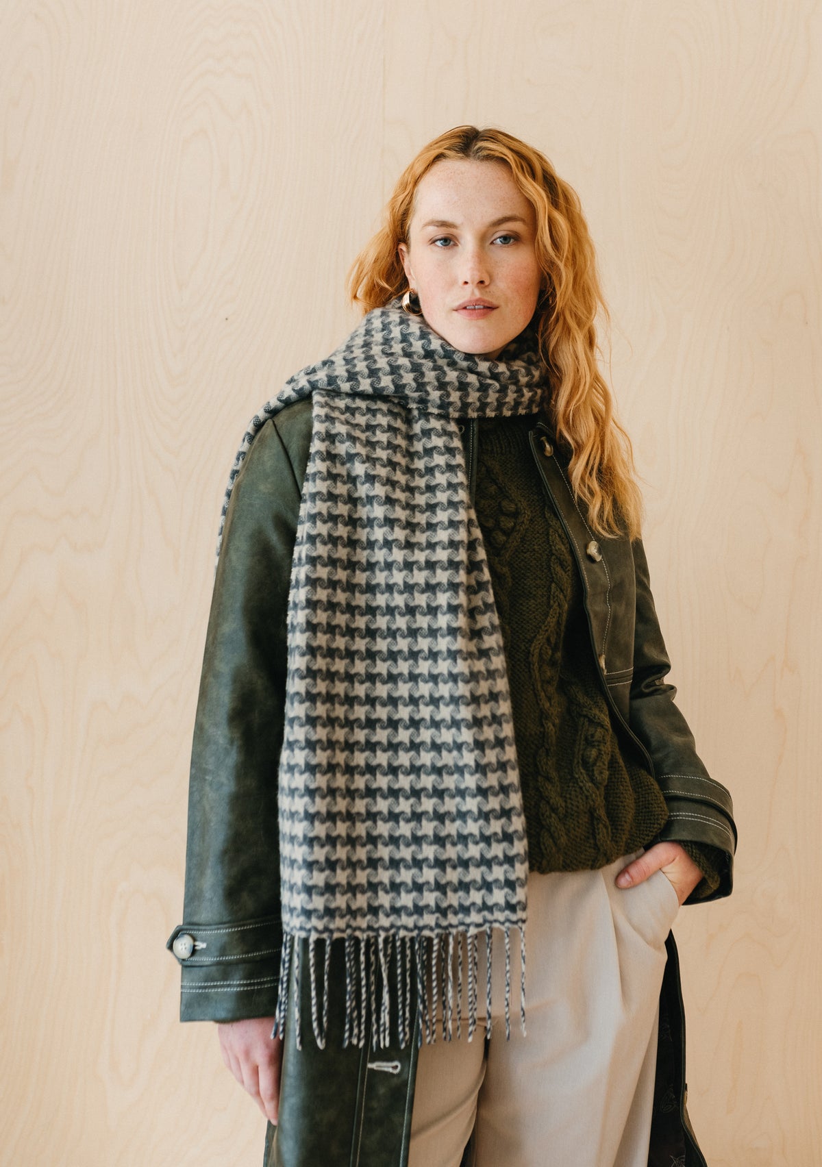 Cashmere Oversized Scarf in Charcoal Star Houndstooth – TBCo